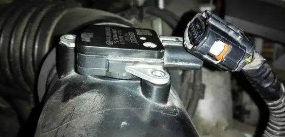 Mass Air Flow Sensor (MAF): What It is, Replacement & Working